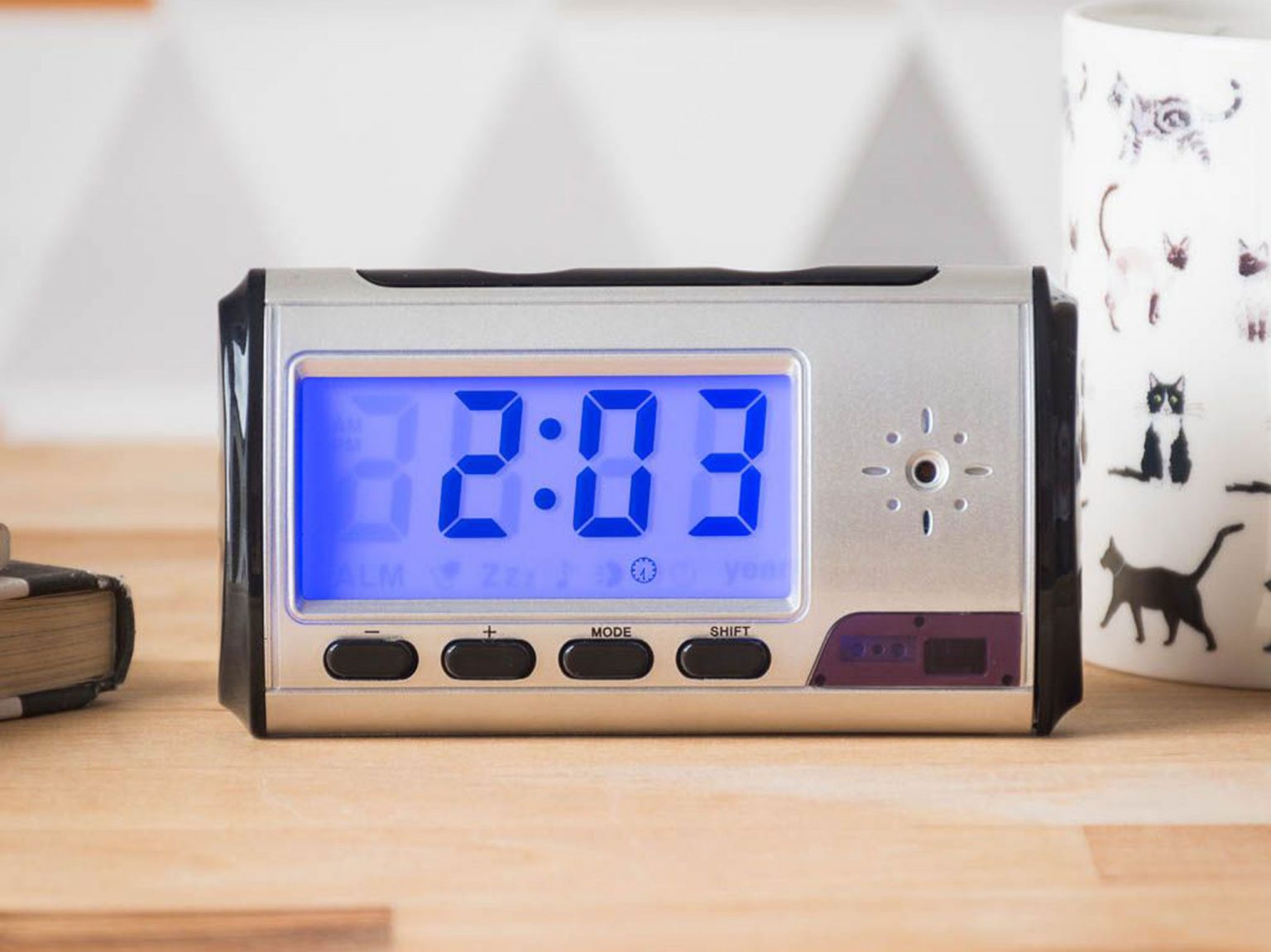 Covert Alarm Clock Camera - I Love That Gadget
